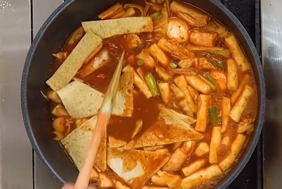 Cách Làm Tokbokki Ngon & Chuẩn Nhất 2021 - Thật Là Ngon